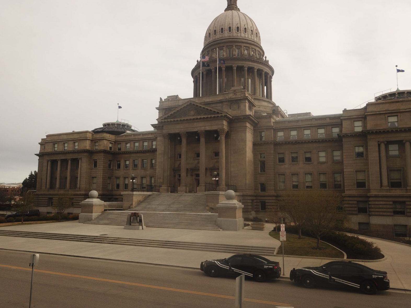 Divided Supreme Court sides with school-choice advocates