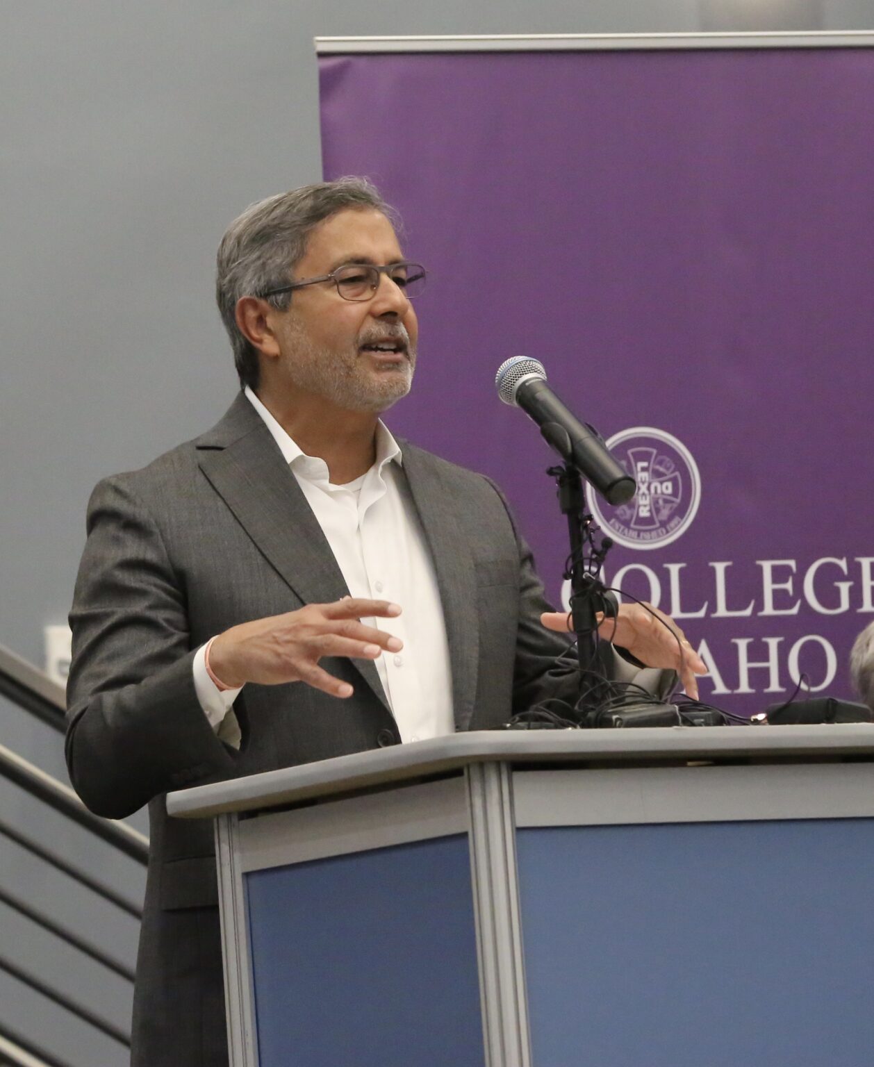 First-ever Elgin Baylor college scholarship winner announced